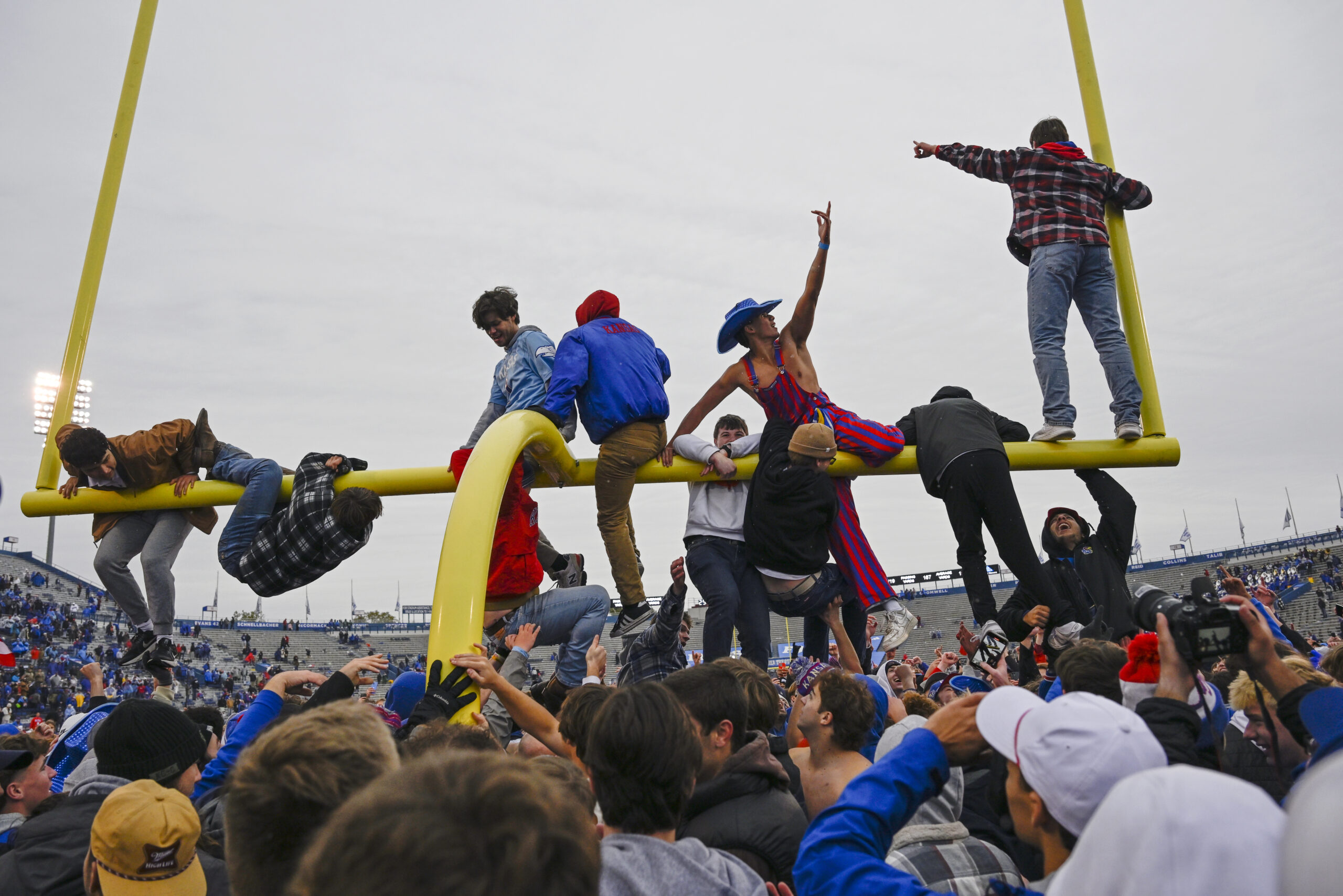 Oklahoma slips to No. 10; Kansas, K-State enter Top 25 poll | News, Sports, Jobs - Lawrence ...